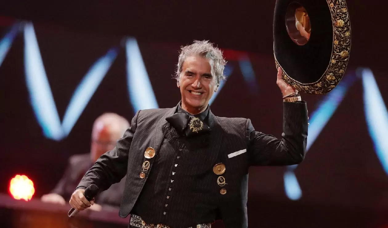 Alejandro Fernández presenta show en aparente «borracho» – Kbuena Radio TV